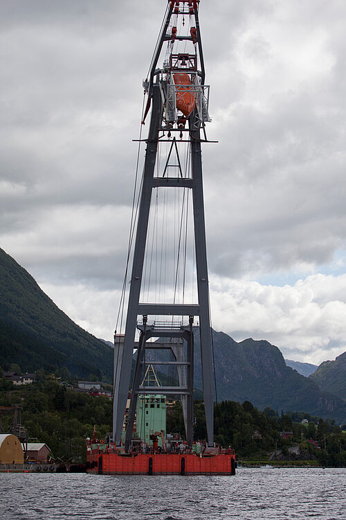 World record for freefall lifeboat - Ship & Offshore