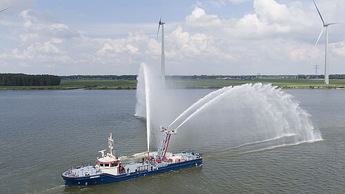 Damen delivers two hybrid fire-fighting vessels to Flotte Hamburg ...
