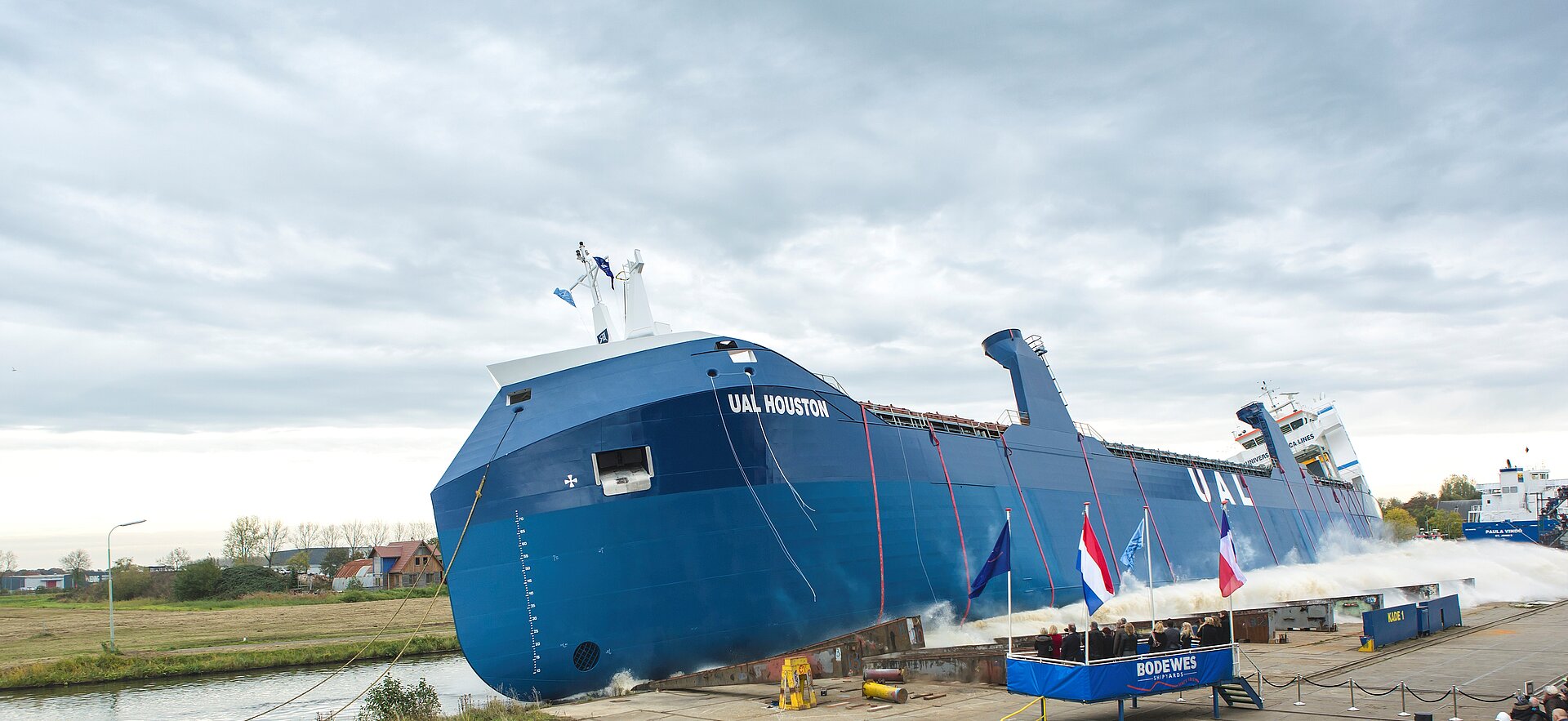 Wave-piercing cargo ship - Ship & Offshore